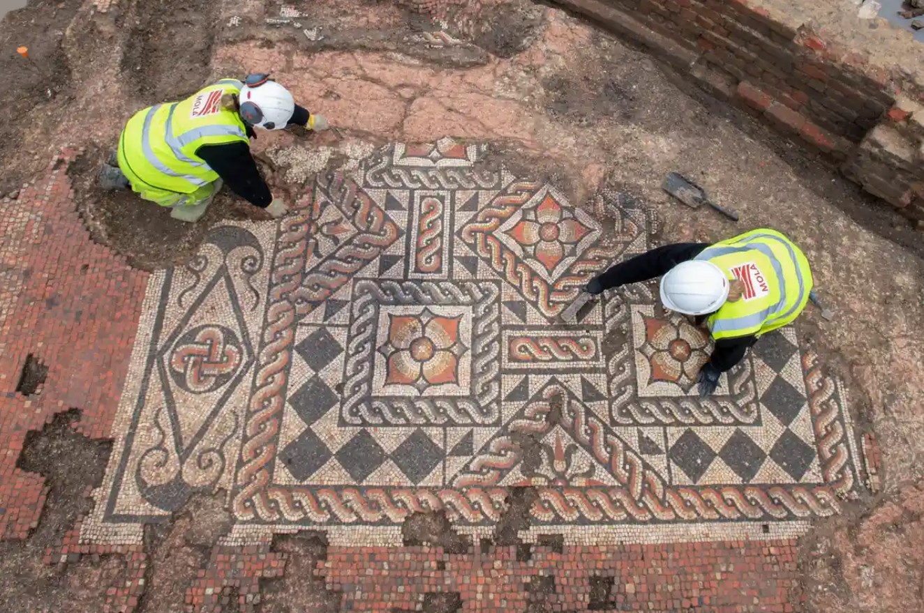 Lavish Roman mosaic is biggest found in London for 50 years ...