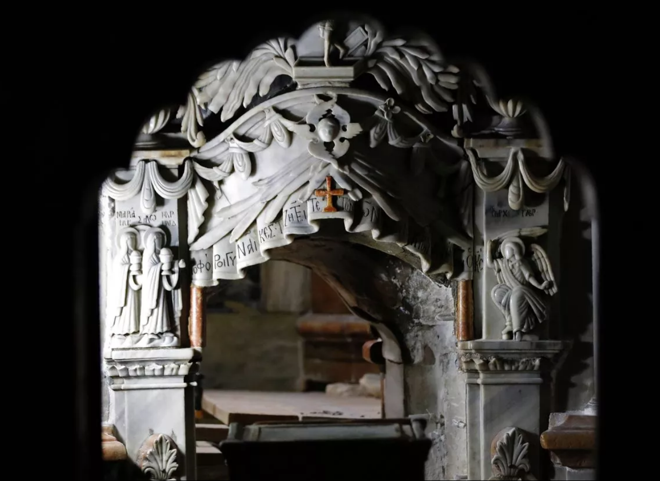 Reconstructed Jesus’ Tomb Opened for First Time in 500 Years ...